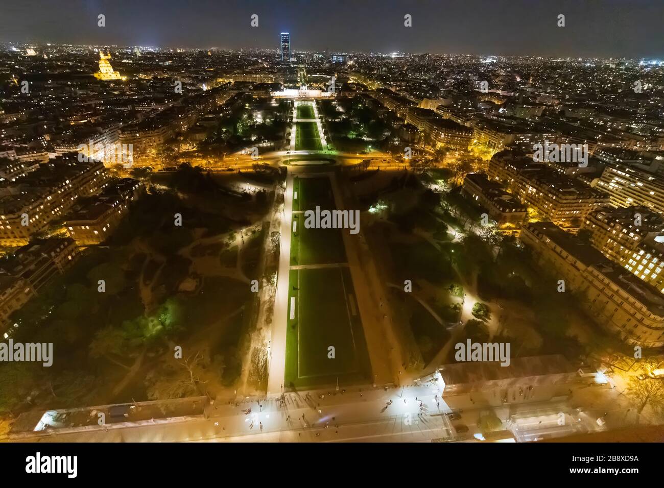 Night flight to paris hi-res stock photography and images - Alamy