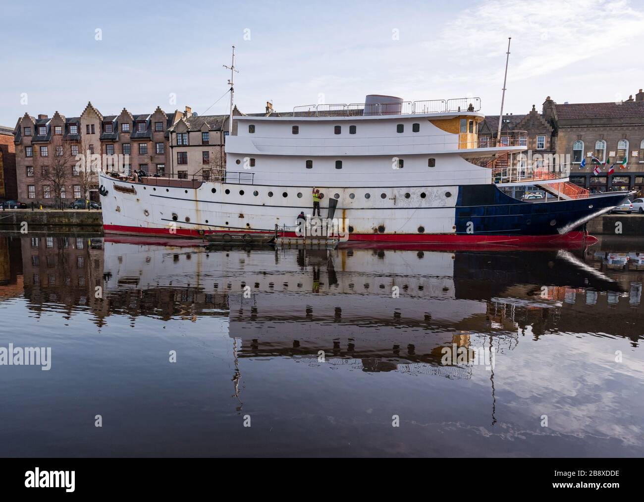 Uk floating home hi-res stock photography and images - Alamy