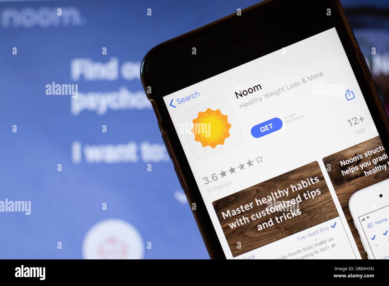 Noom logo hi-res stock photography and images - Alamy