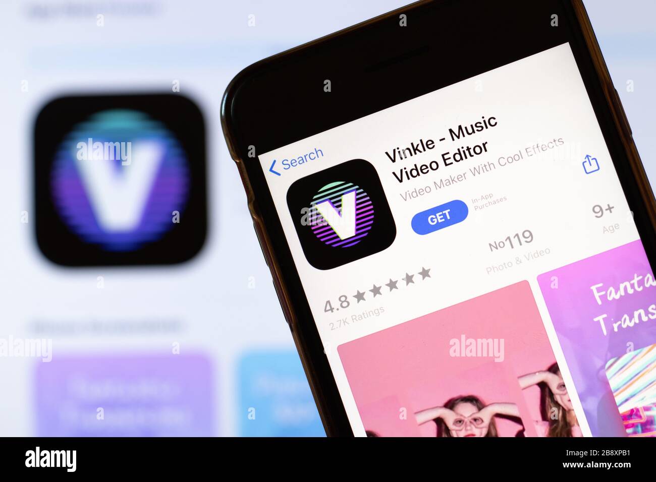 Los Angeles, California, USA - 24 March 2020: Vinkle app logo on phone ...