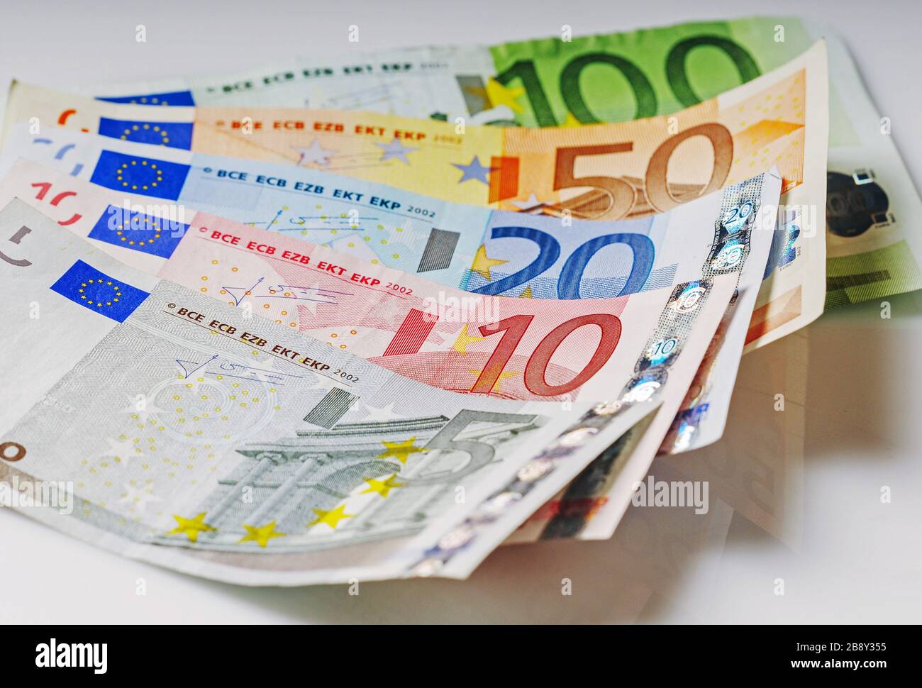 Cash money euro 500 coins hi-res stock photography and images - Alamy