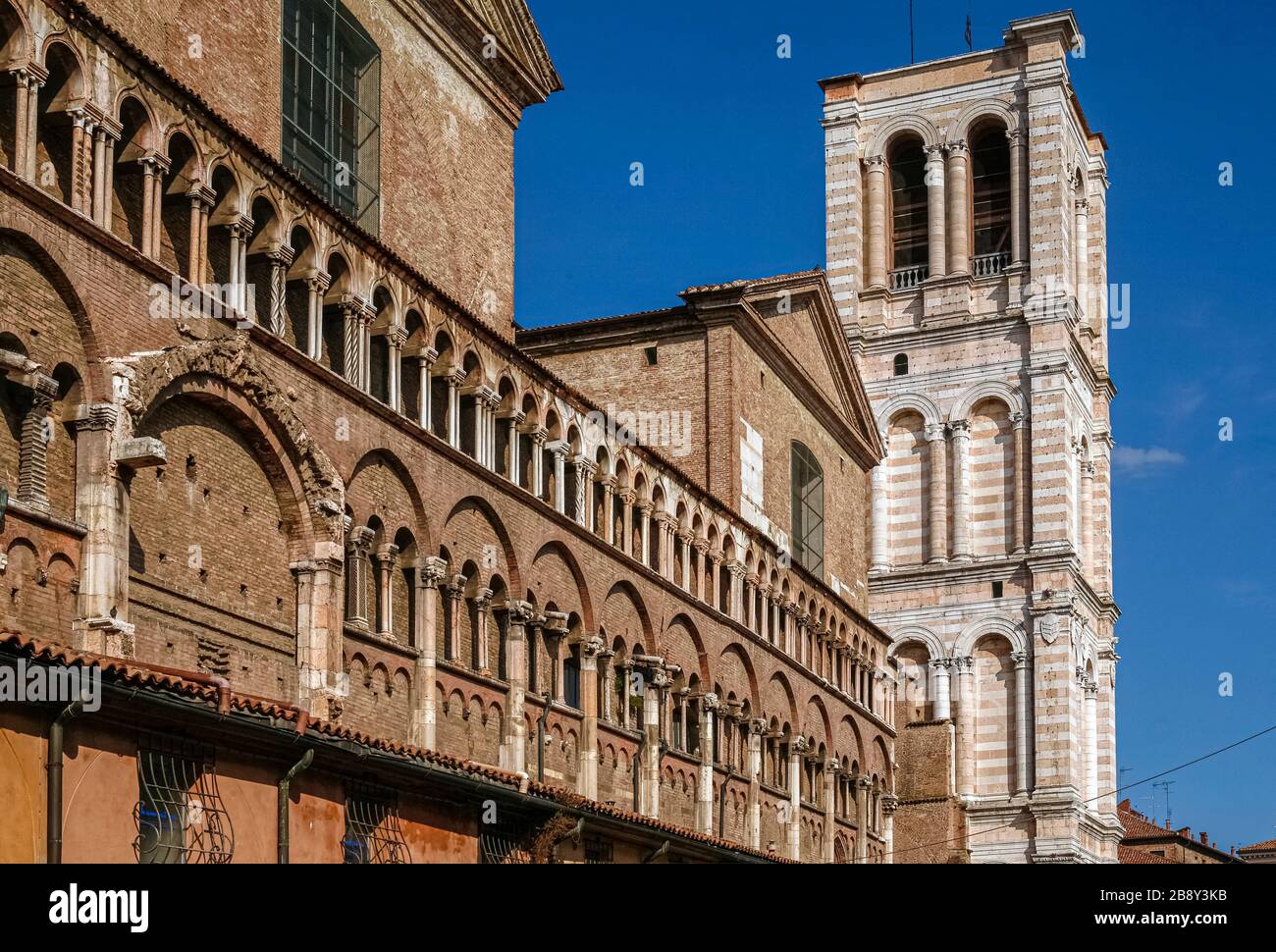 Campanile tower ferrara cathedral italy hi-res stock photography and ...