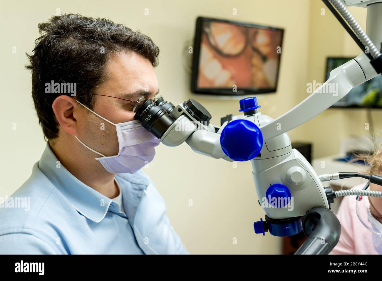 Dental treatment microscope hi-res stock photography and images - Alamy