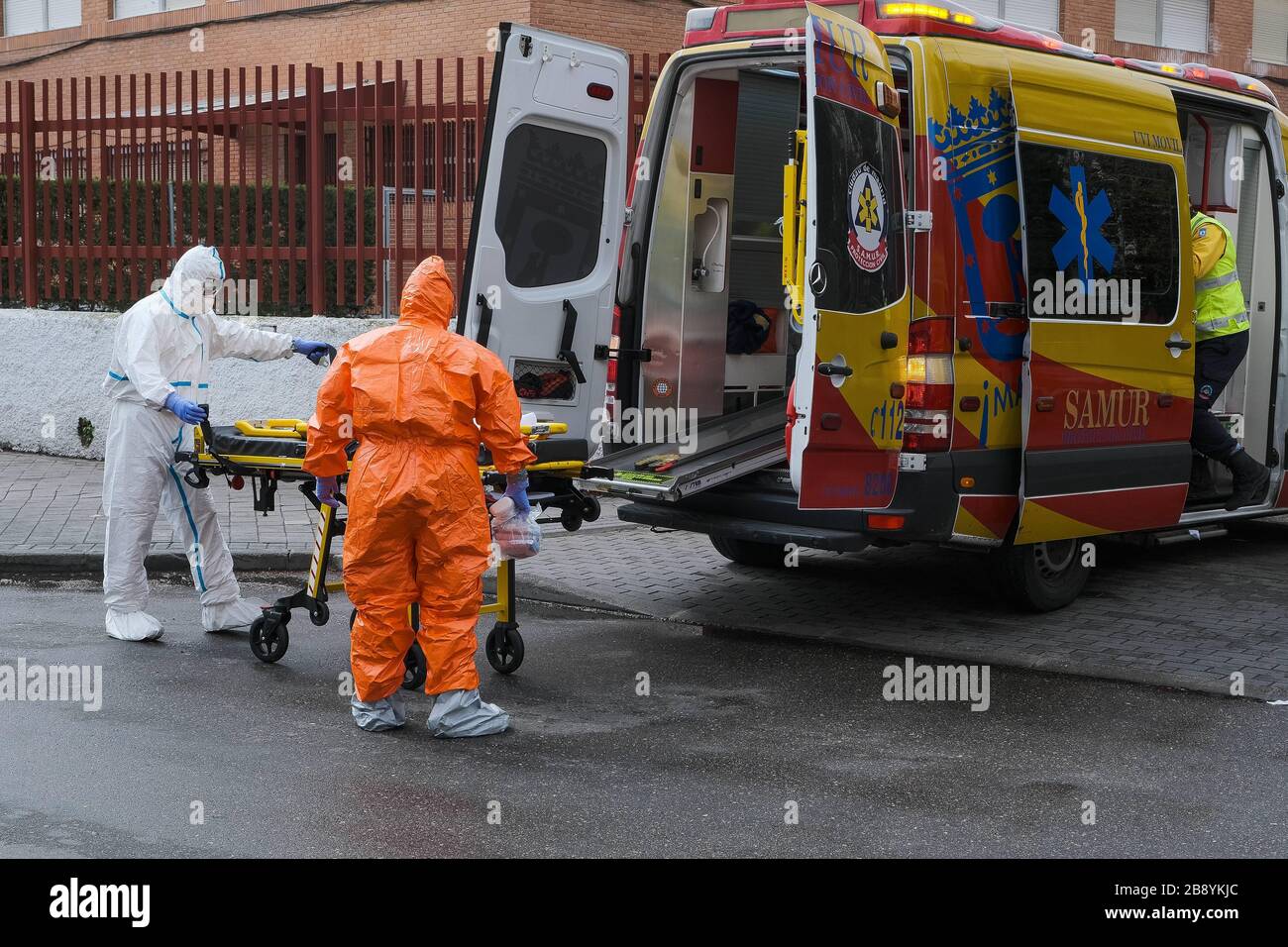 Madrid, Spain. 23rd Mar, 2020. The emergency health units of Madrid ...