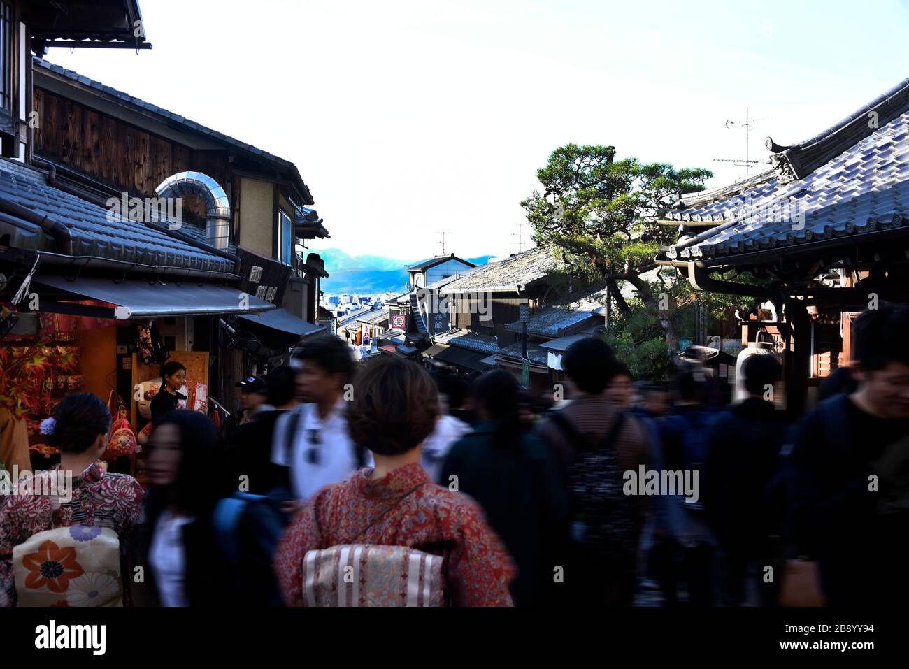 Kyoto traditional dress hi-res stock photography and images - Alamy