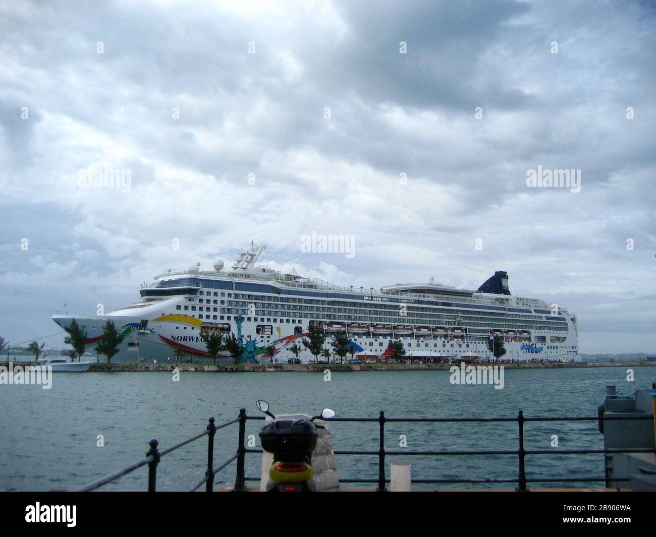 Royal navy dockyard hi-res stock photography and images - Alamy