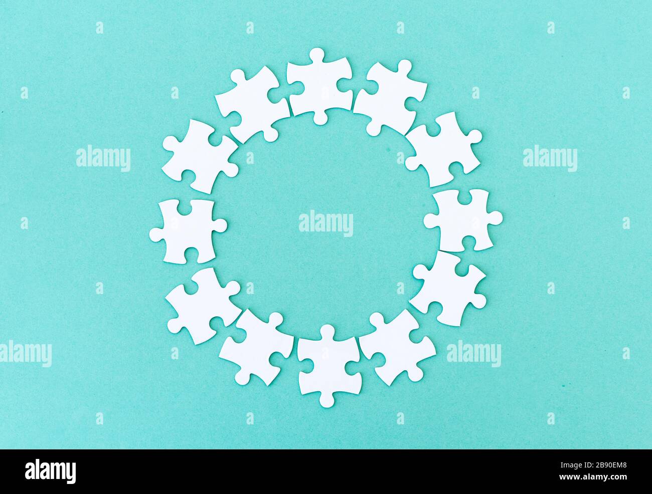 Circle made of puzzle pieces Stock Photo - Alamy