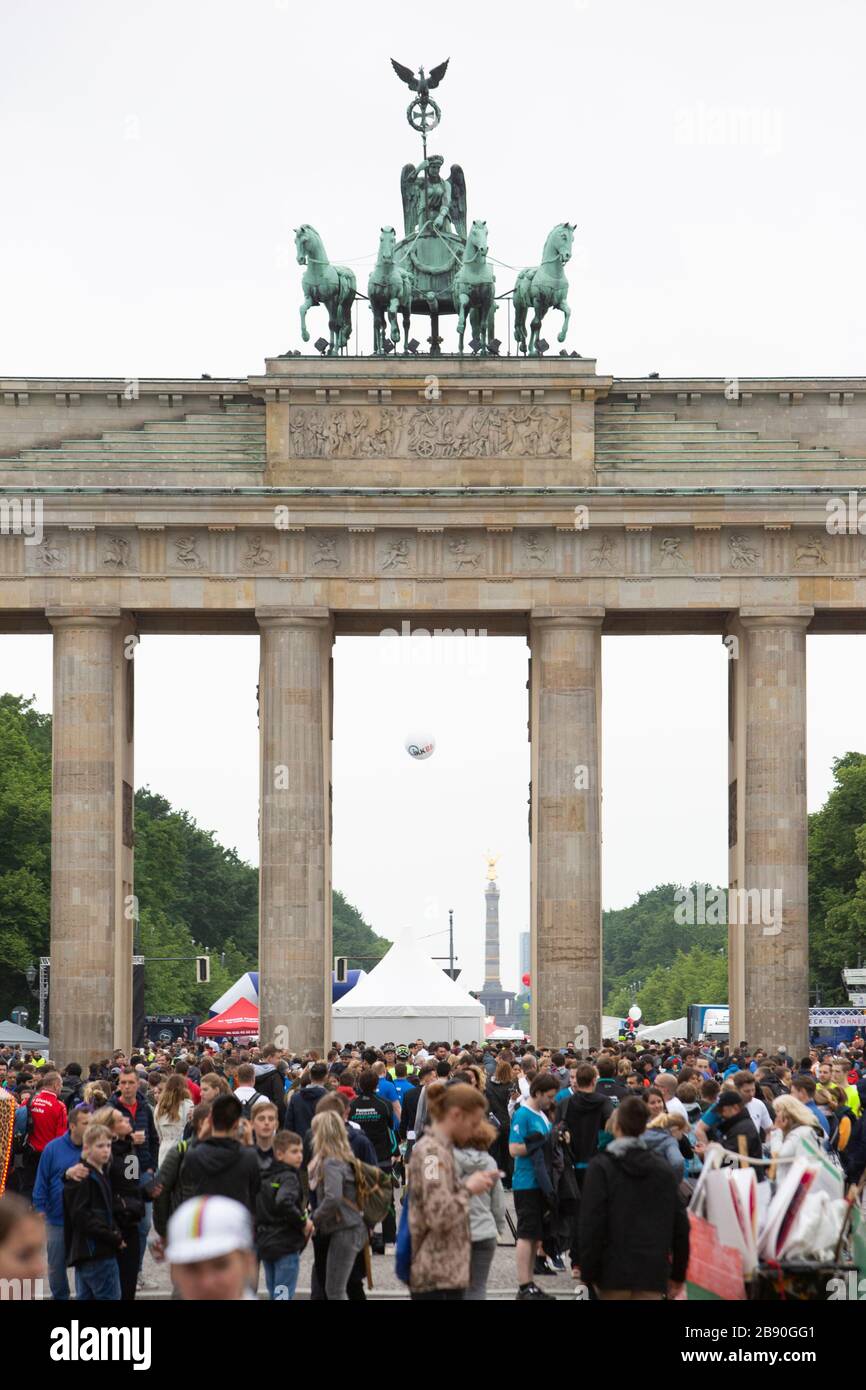 Symbol of german reunification hi-res stock photography and images - Alamy