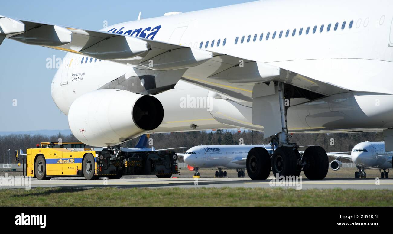 Lufthansa airbus a340 300 hi-res stock photography and images - Alamy
