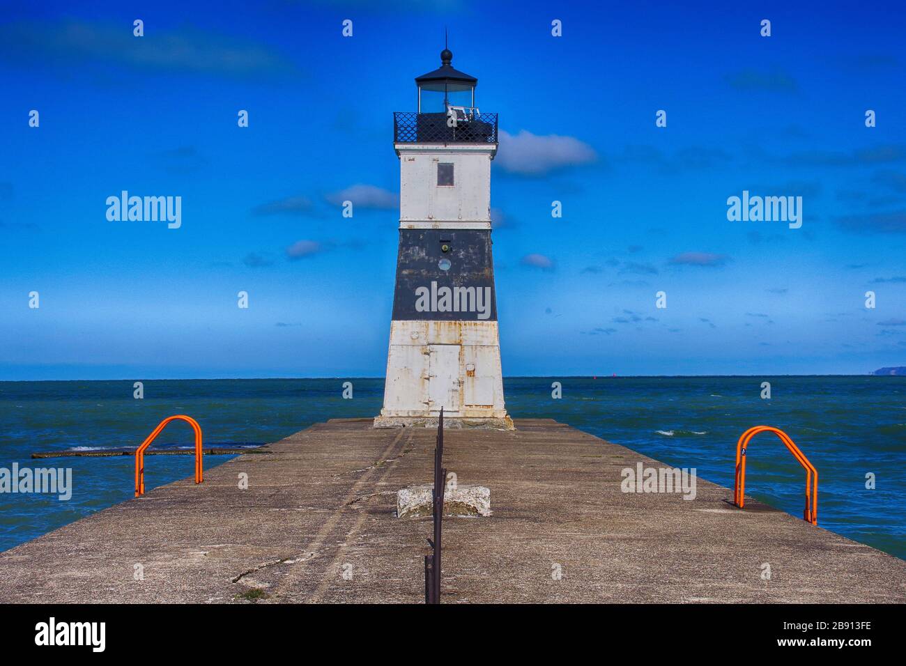 Lake erie lighthouse navigation tower hi-res stock photography and ...