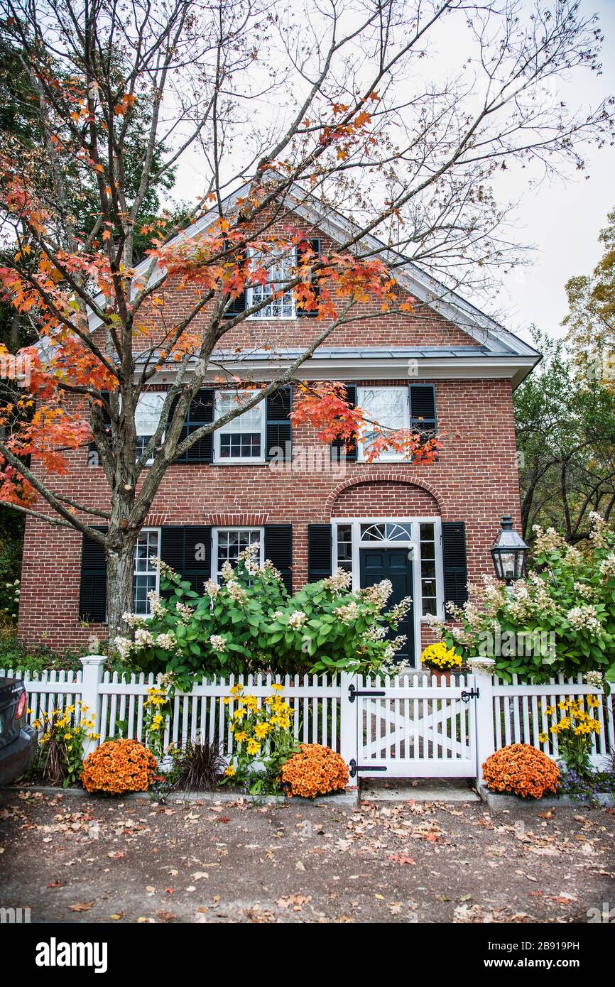 American Colonial Stone Homes