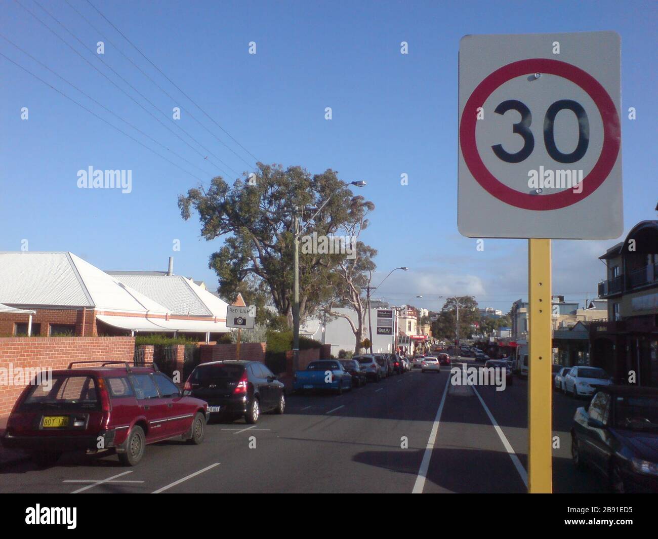 30 kph sign hi-res stock photography and images - Alamy