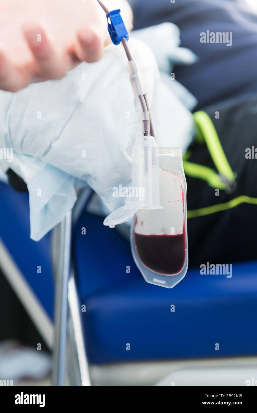 Hand medical blood platelets hi-res stock photography and images - Alamy