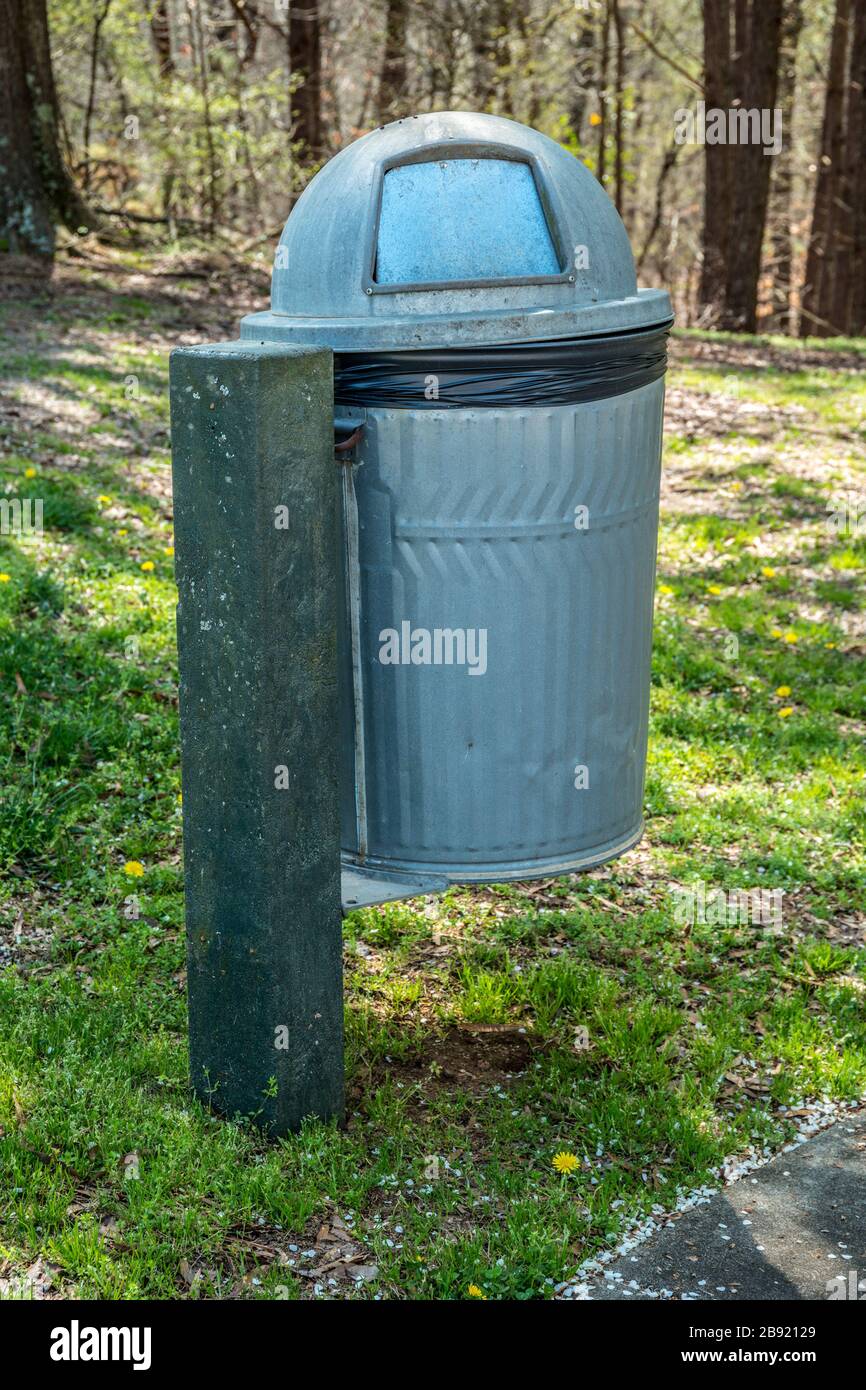 Inside a trash can hi-res stock photography and images - Alamy
