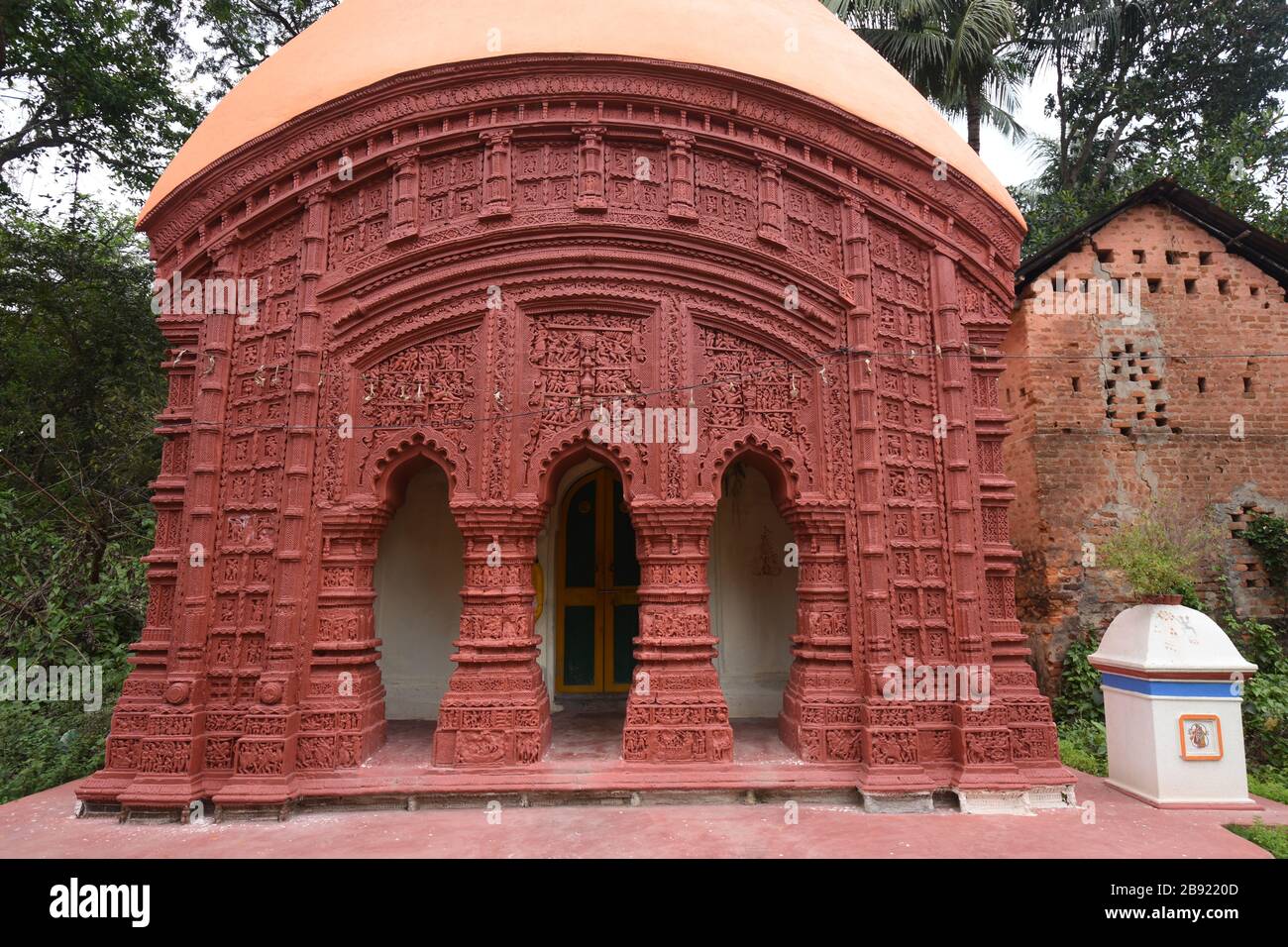Aatchala Damodar Jiu Mandir (1769 CE) facade of the Mondal Family ...