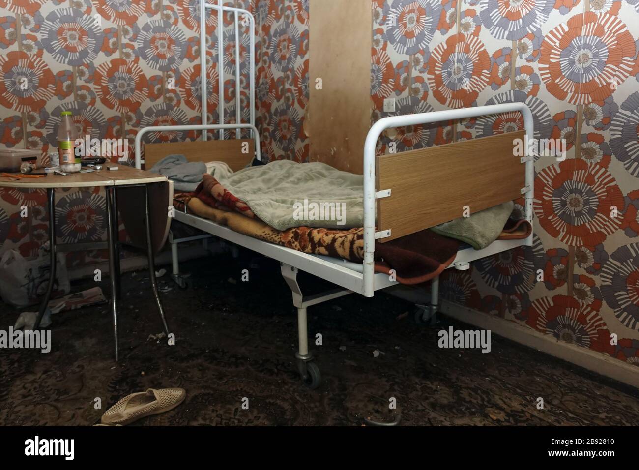 Messy hospital bed hi-res stock photography and images - Alamy