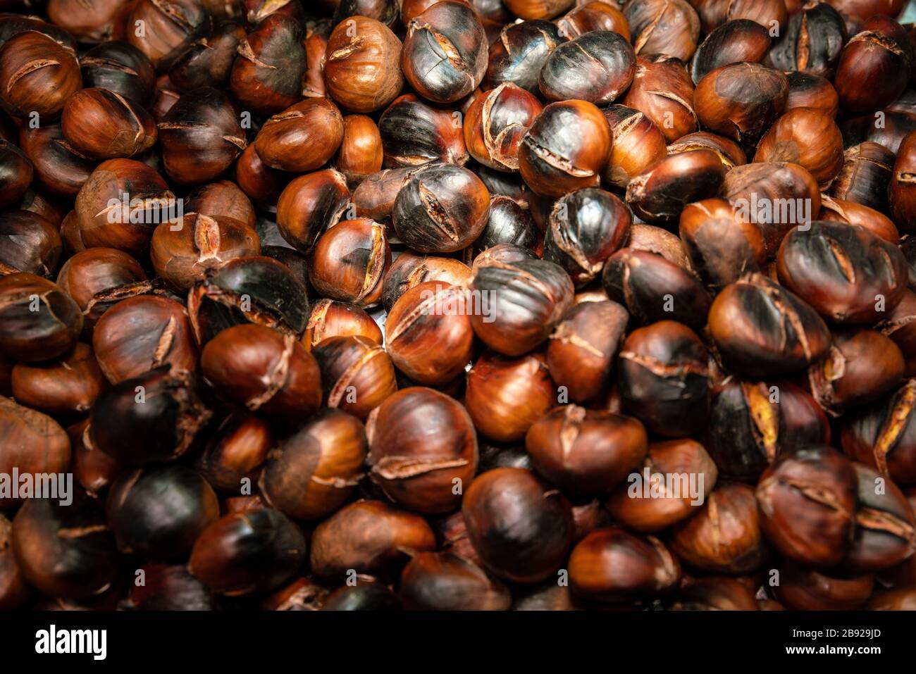 Roasted chestnuts stall hi-res stock photography and images - Alamy