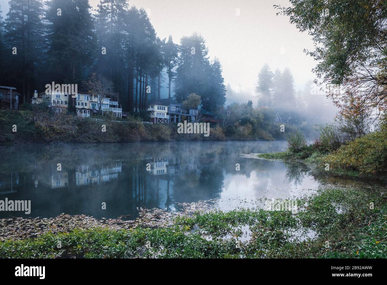 View river near houses hi-res stock photography and images - Alamy
