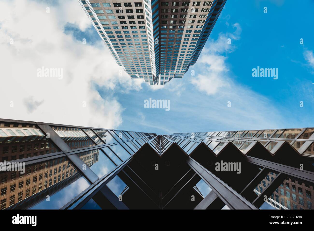 Blue sky clouds from below hi-res stock photography and images - Alamy