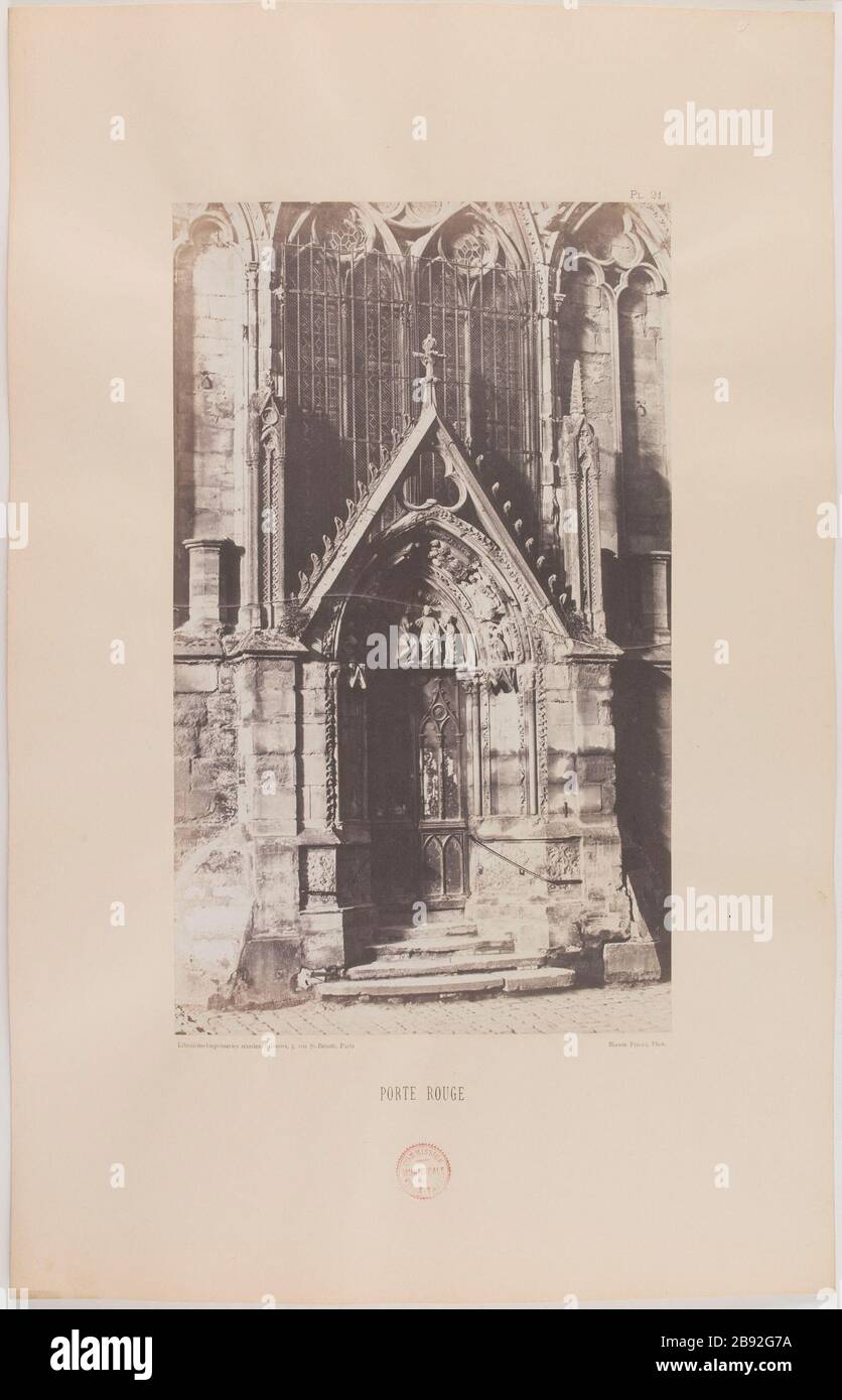 Cathédrale notre dame de paris red door hi-res stock photography and ...