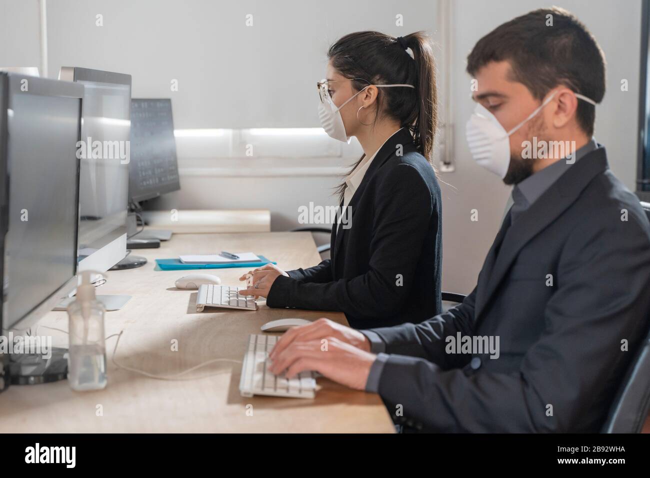 Oficina pandemia hi-res stock photography and images - Alamy