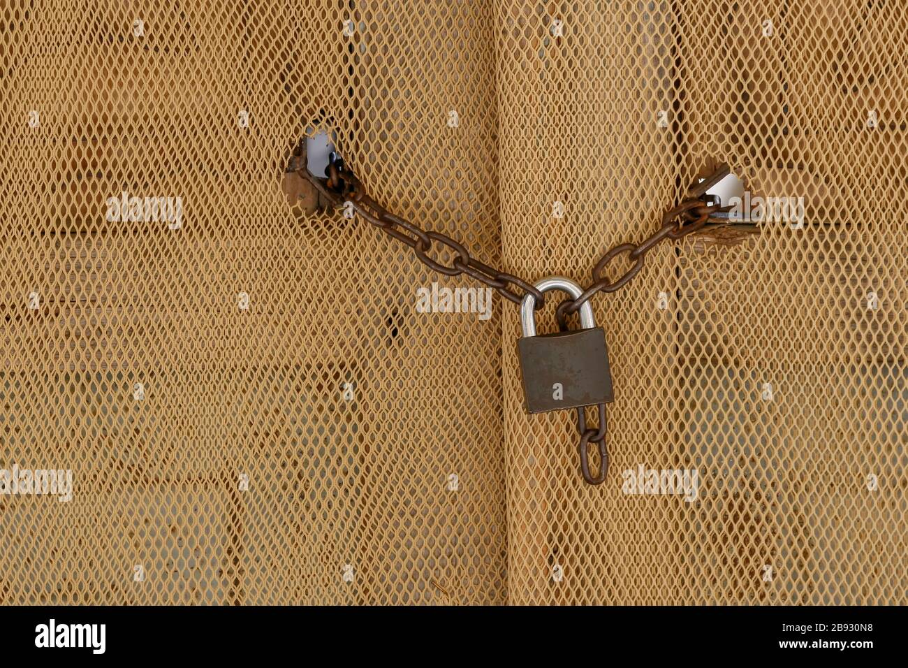 chain and lock on a door covered with net Stock Photo - Alamy