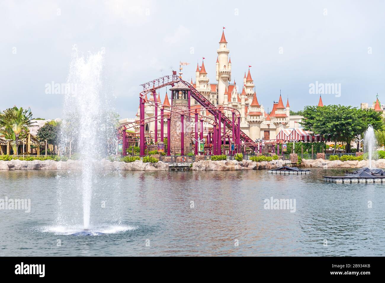 Castle, Lake, Slides and Fountains in Universal Studios Singapore Stock ...