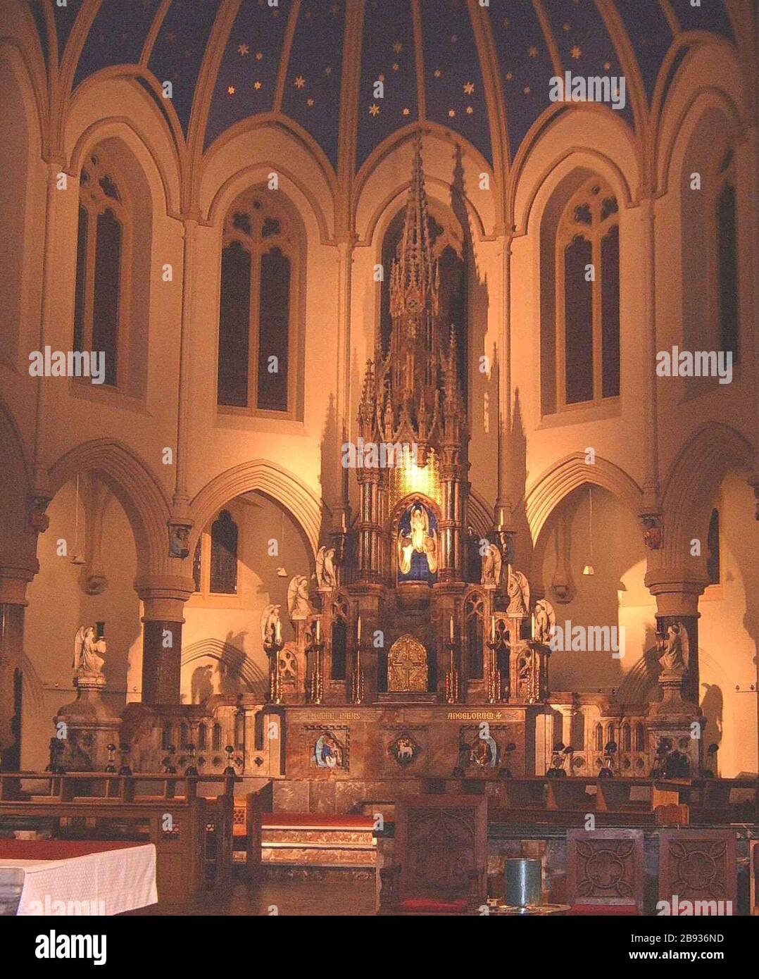 Apsidal chancel hi-res stock photography and images - Alamy
