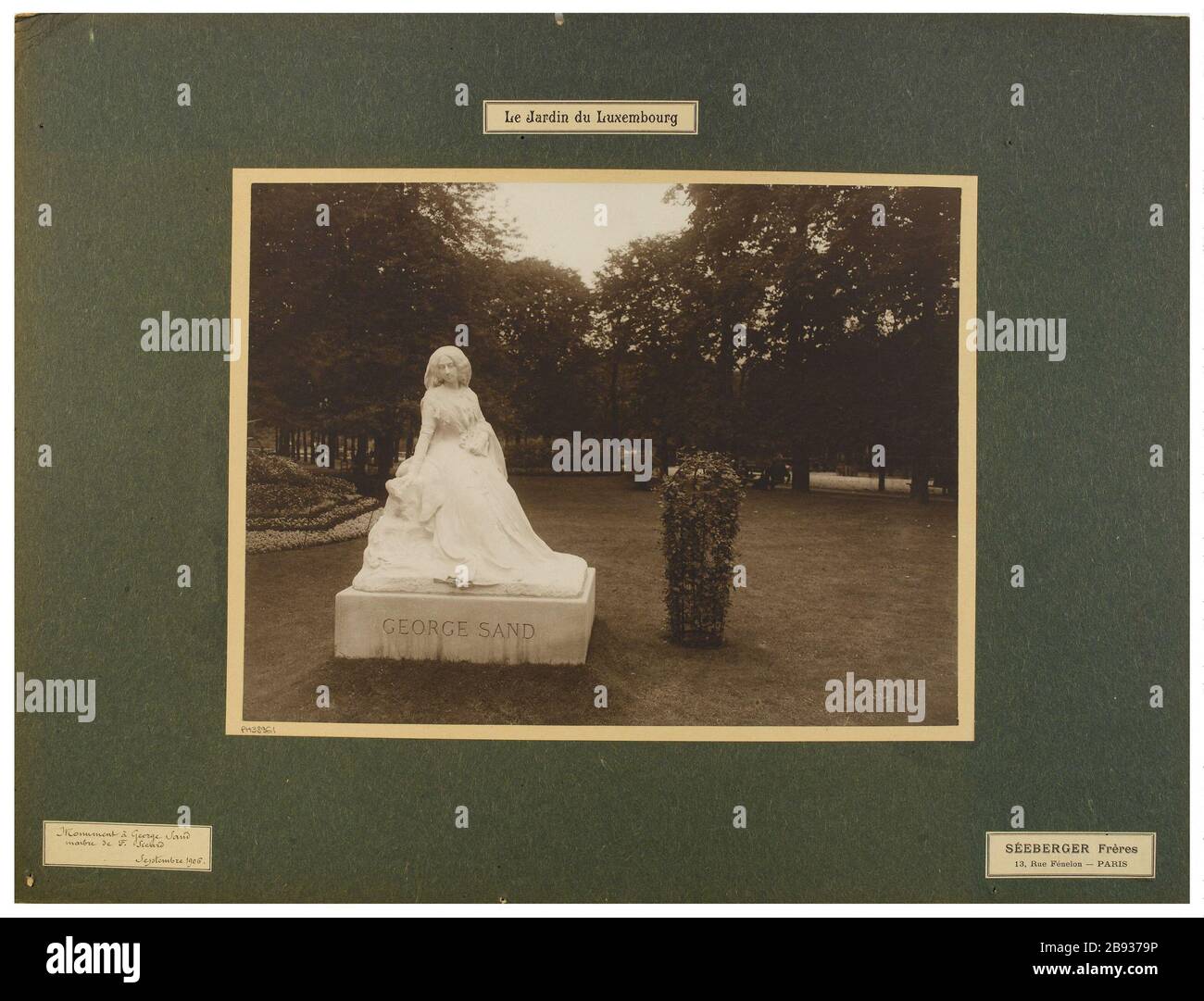 Famous french monument Cut Out Stock Images & Pictures - Alamy