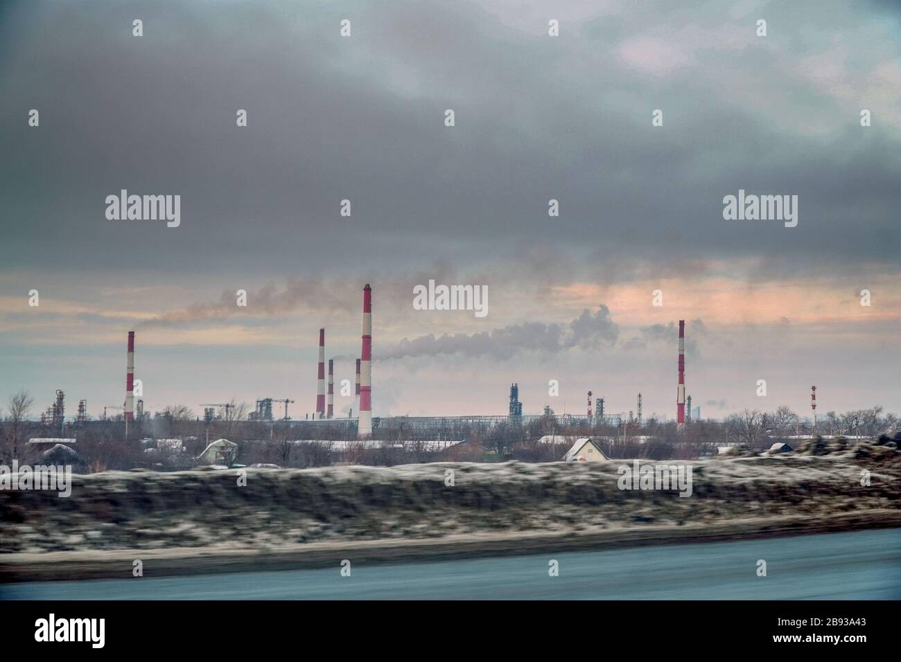 Car passing gas station hi-res stock photography and images - Alamy