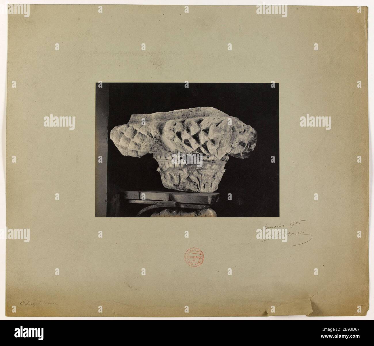 Marquee. Carved medieval capitals, Paris [?] Chapiteau médiéval sculpté ...