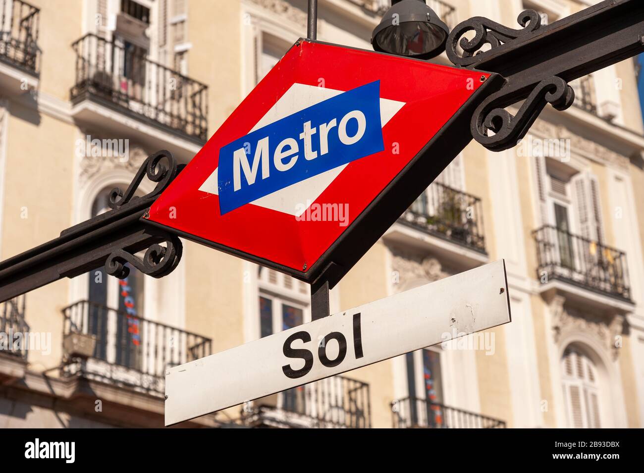 Metro hi-res stock photography and images - Alamy