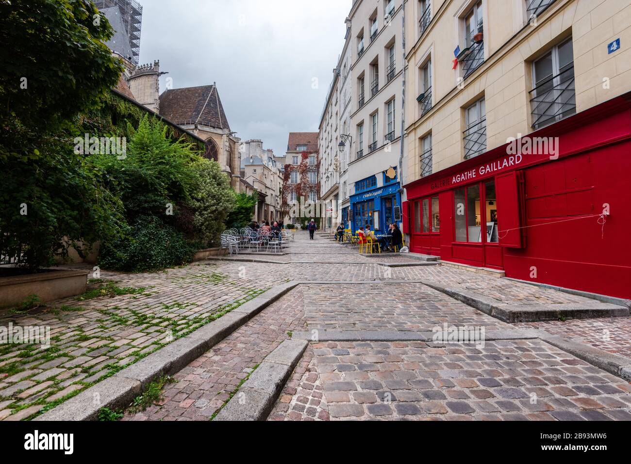 Paris Side Street High Resolution Stock Photography and Images - Alamy