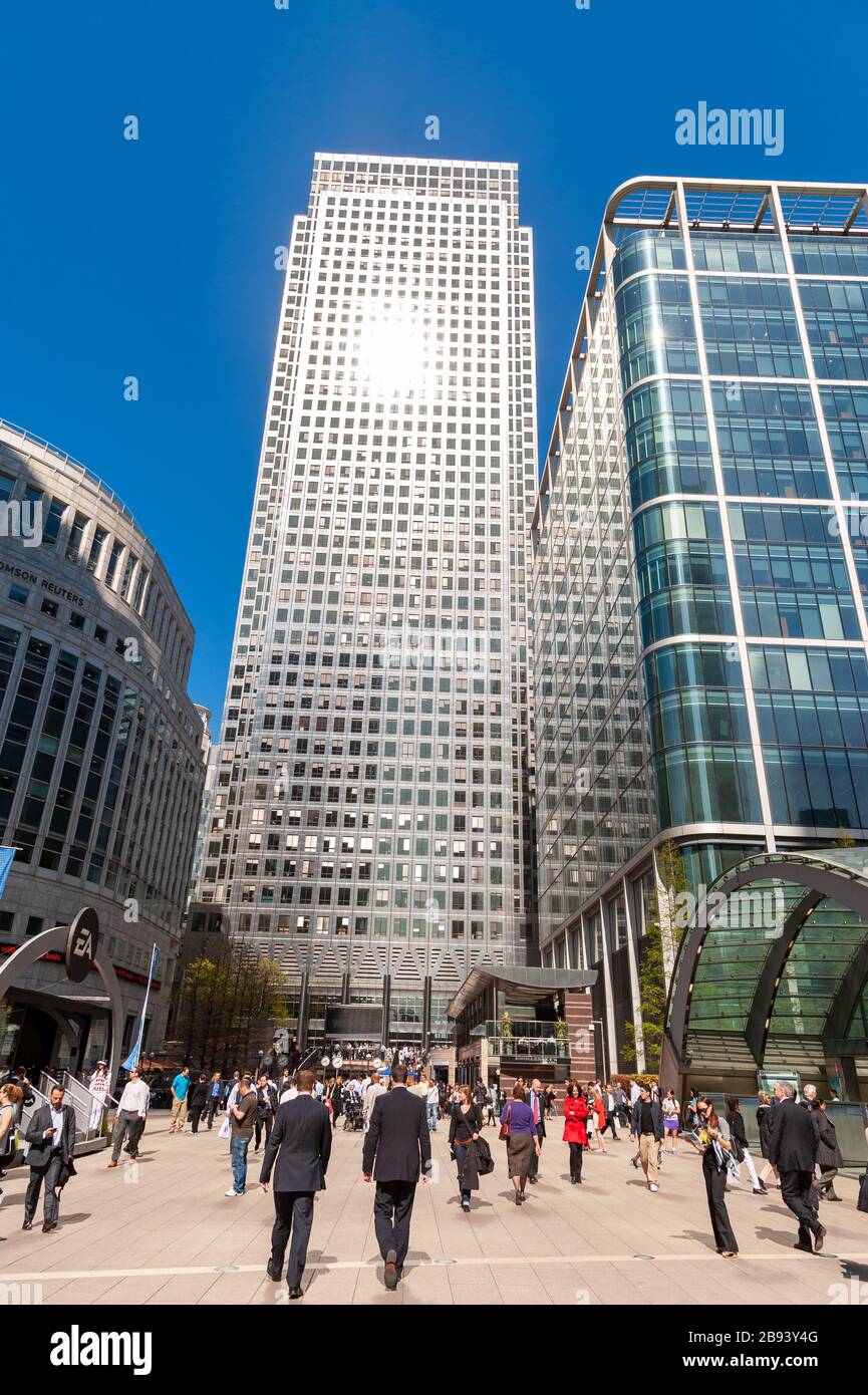 London canary wharf financial district hi-res stock photography and ...