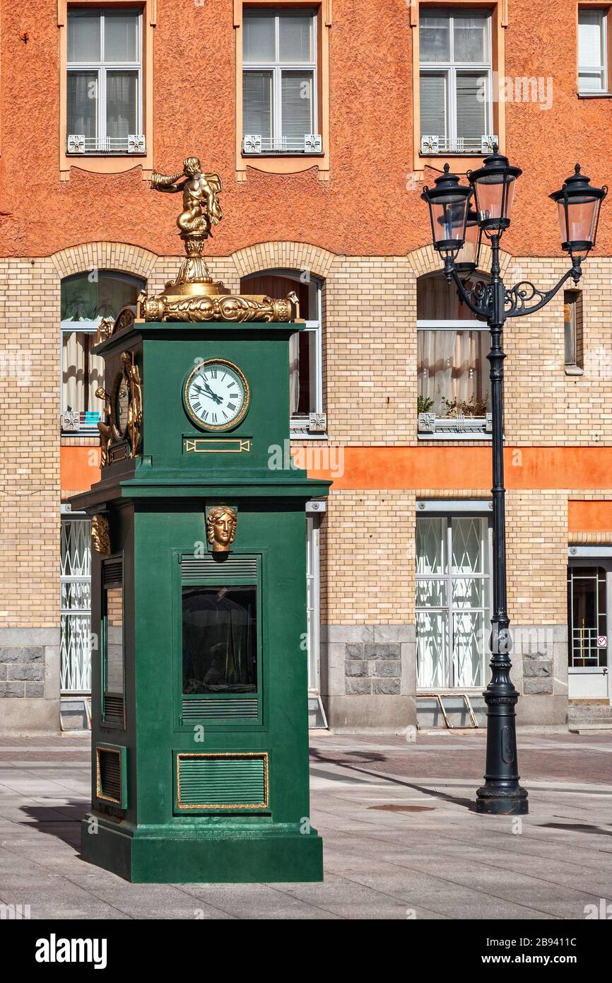 Clock pedestal hi-res stock photography and images - Alamy