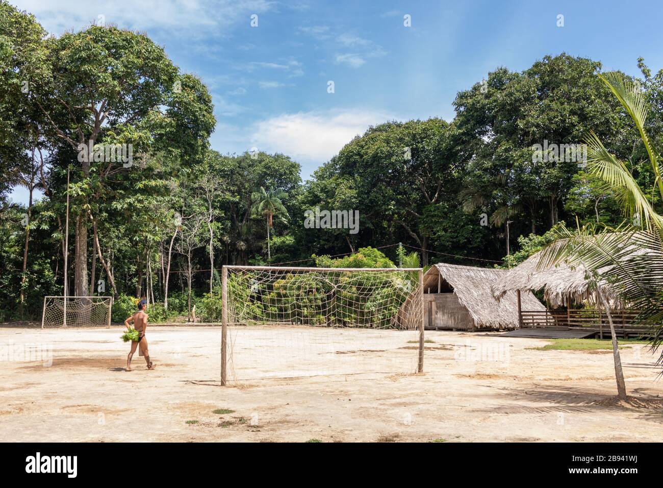 Amazonas tribe indigenous brasil hi-res stock photography and images ...