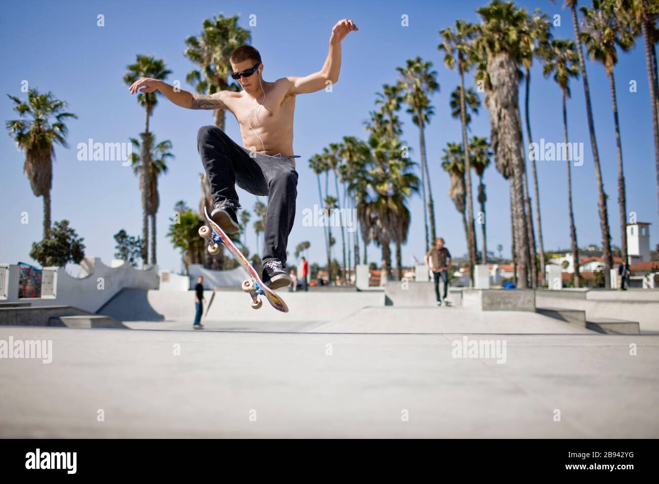 Teenage boy doing jump on a skateboard Stock Photo - Alamy