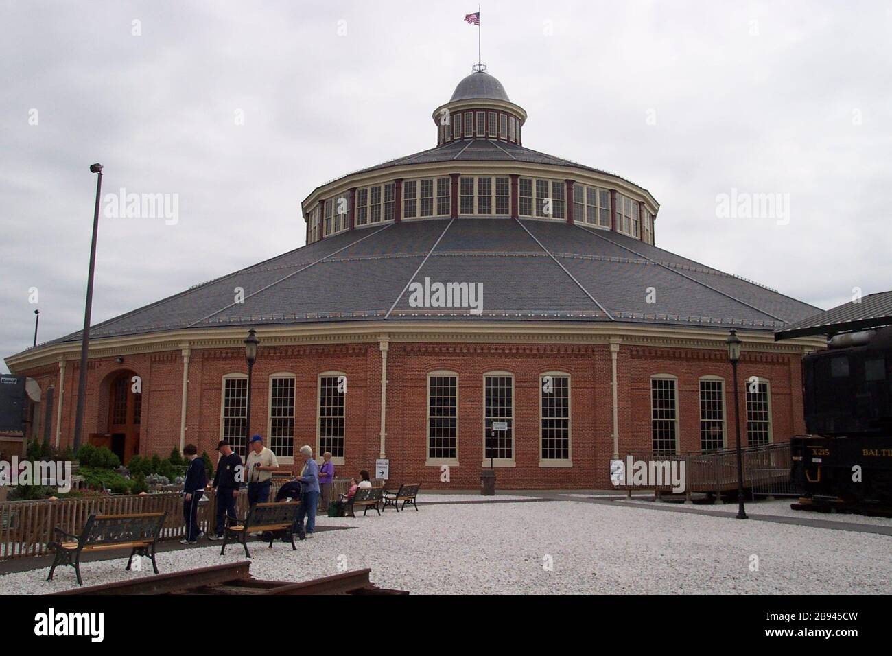 Roundhouse from the outside hi-res stock photography and images - Alamy