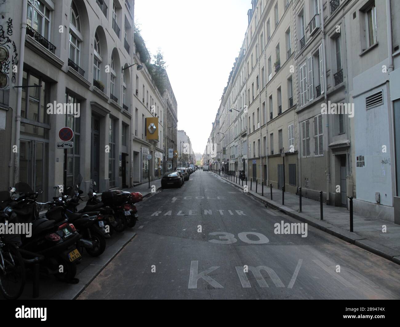 Paris 11th hi-res stock photography and images - Alamy