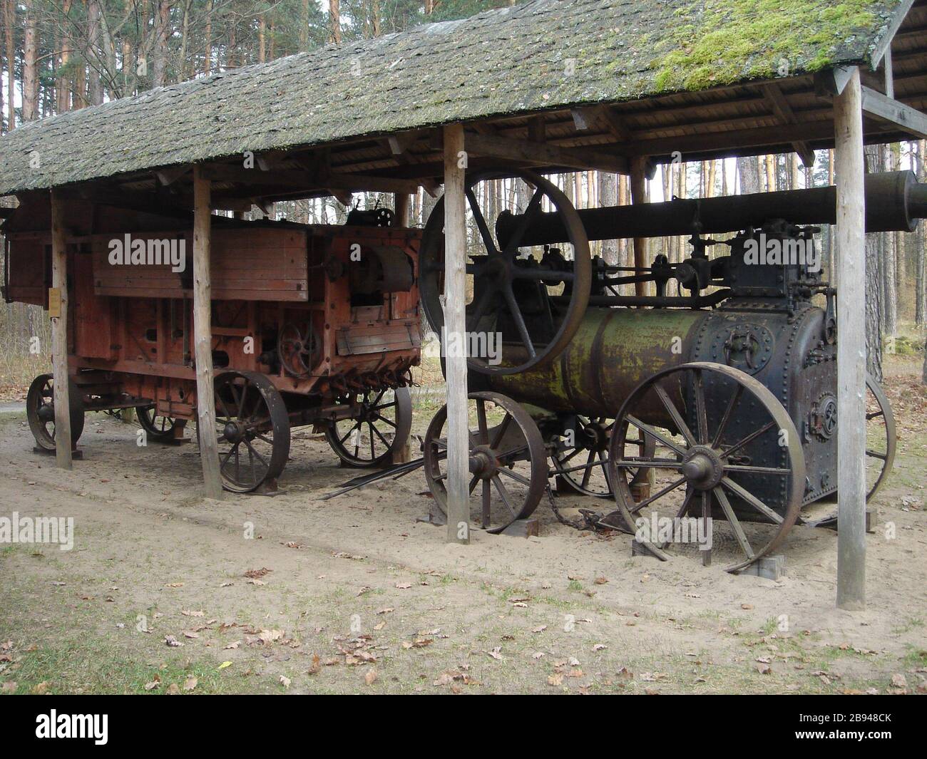 Threshing machine 19th century hi-res stock photography and images - Alamy