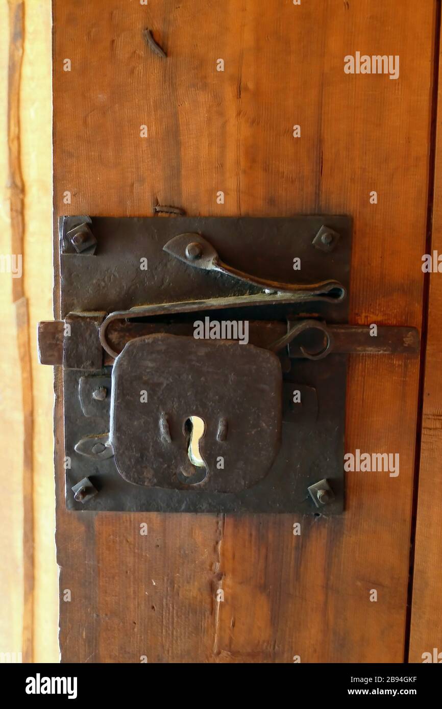 Old door lock Stock Photo - Alamy