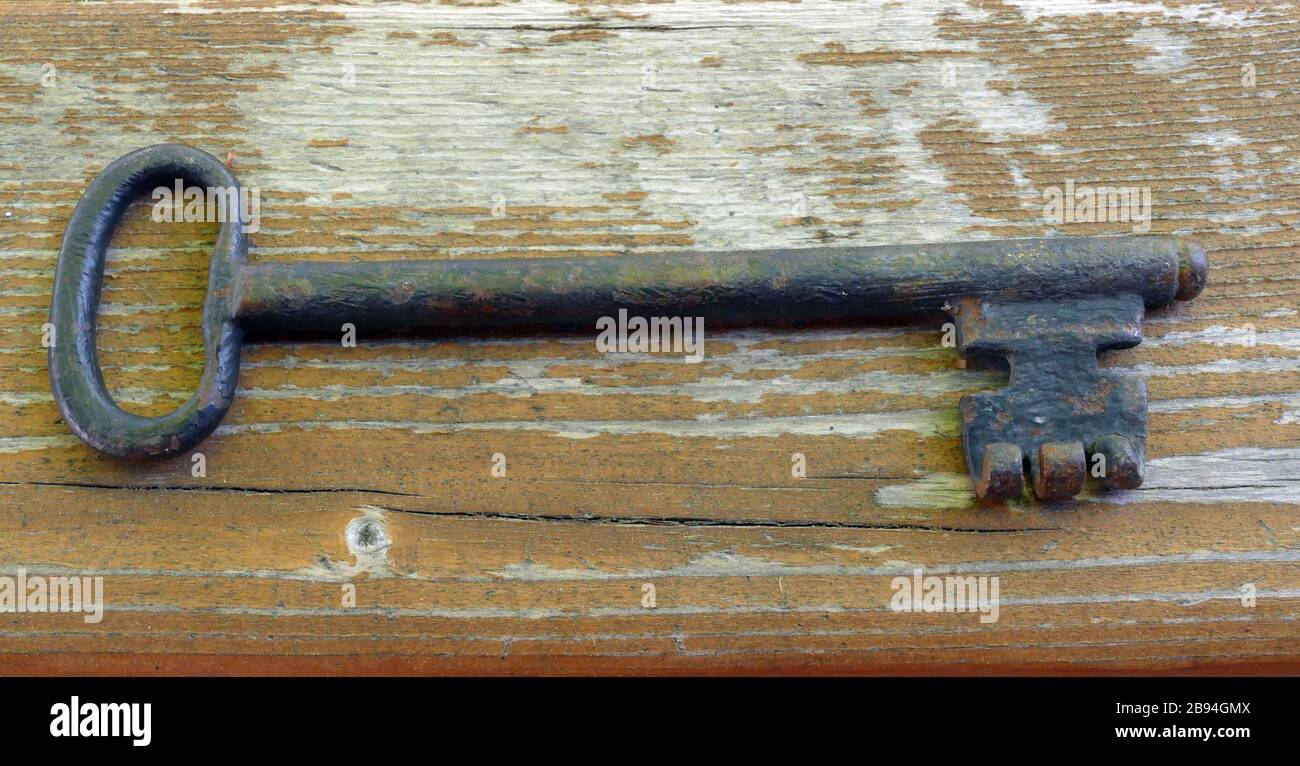 Old lock key hi-res stock photography and images - Alamy