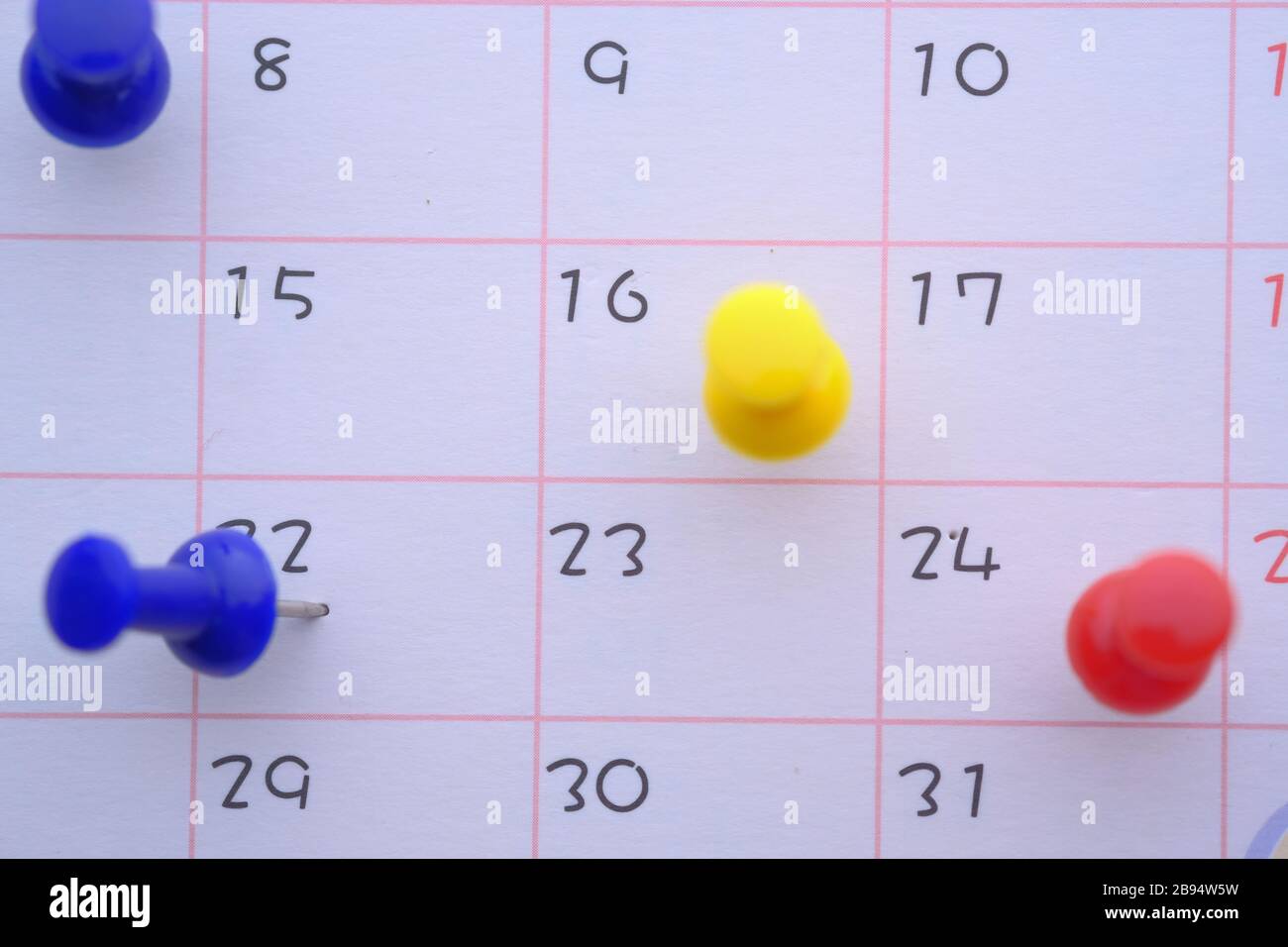 deadline concept with push pin on calendar date Stock Photo - Alamy