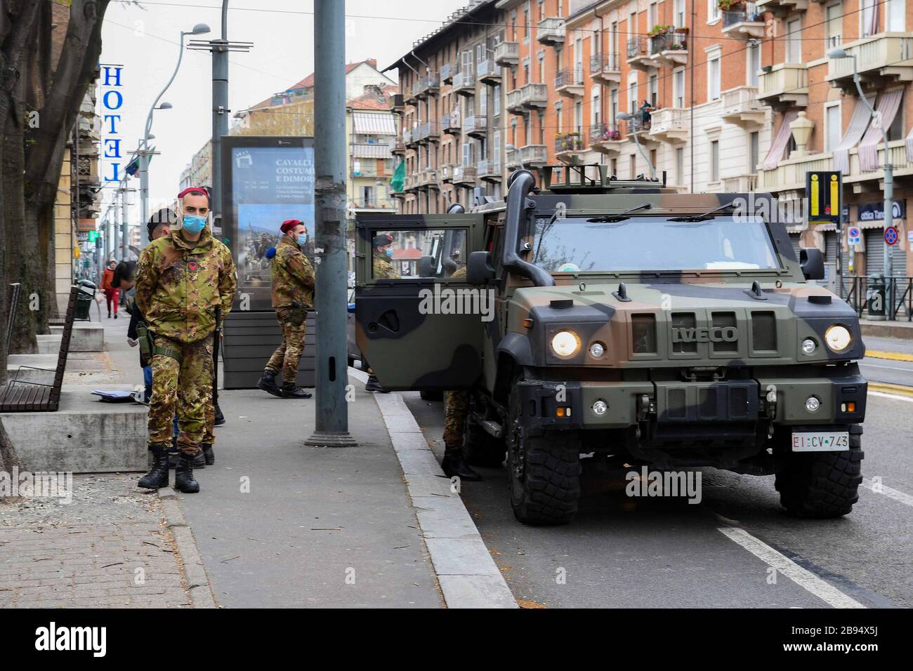 Milan army hi-res stock photography and images - Alamy