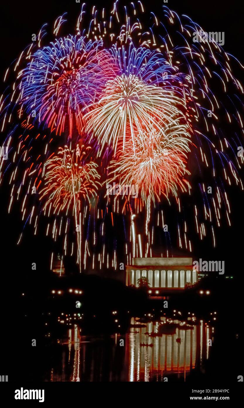 Washington, DC. USA, July 4, 1991 Annual July 4th fireworks display ...