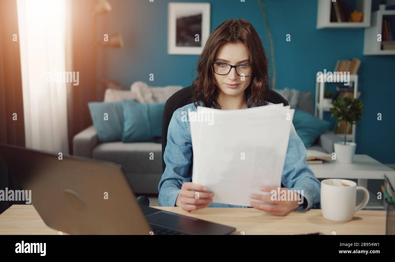 Working papers hi-res stock photography and images - Alamy