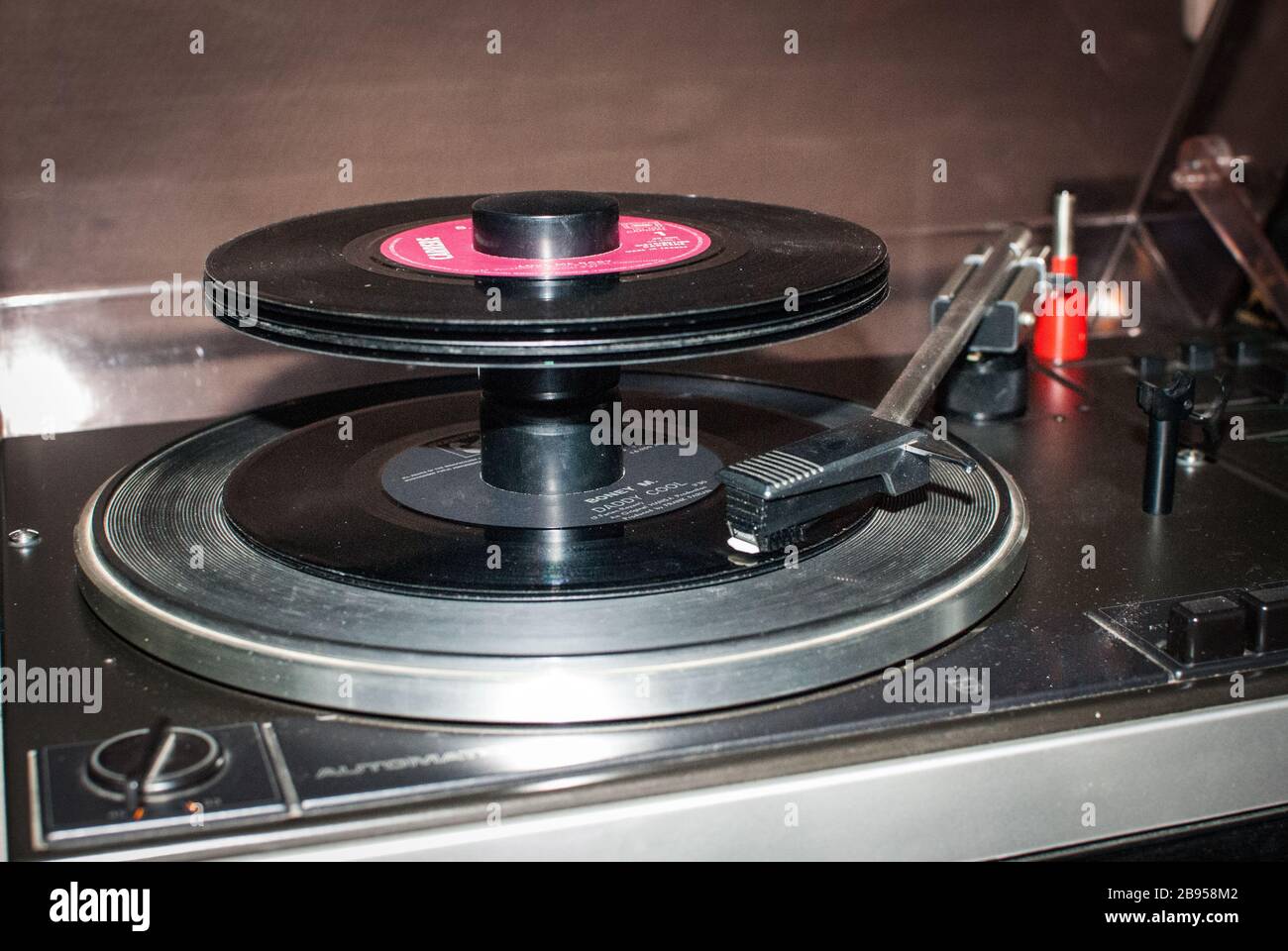 vintage disc recorder with vinyls Stock Photo - Alamy