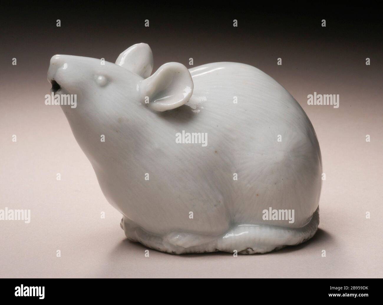 White porcelain hirado ware hi-res stock photography and images - Alamy