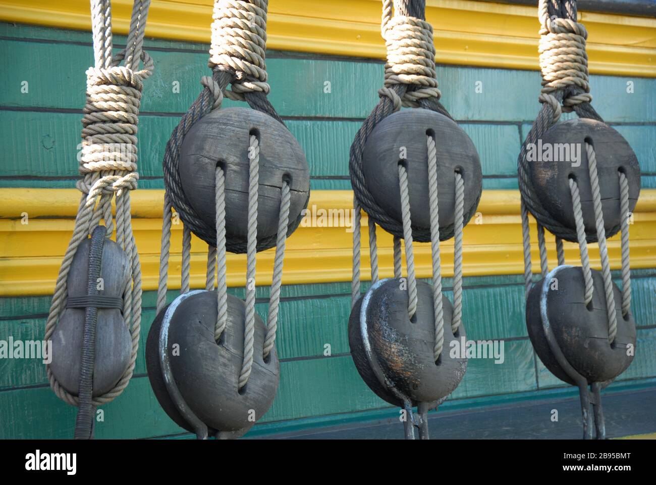 close-up rope and pulley from an old boat Stock Photo - Alamy