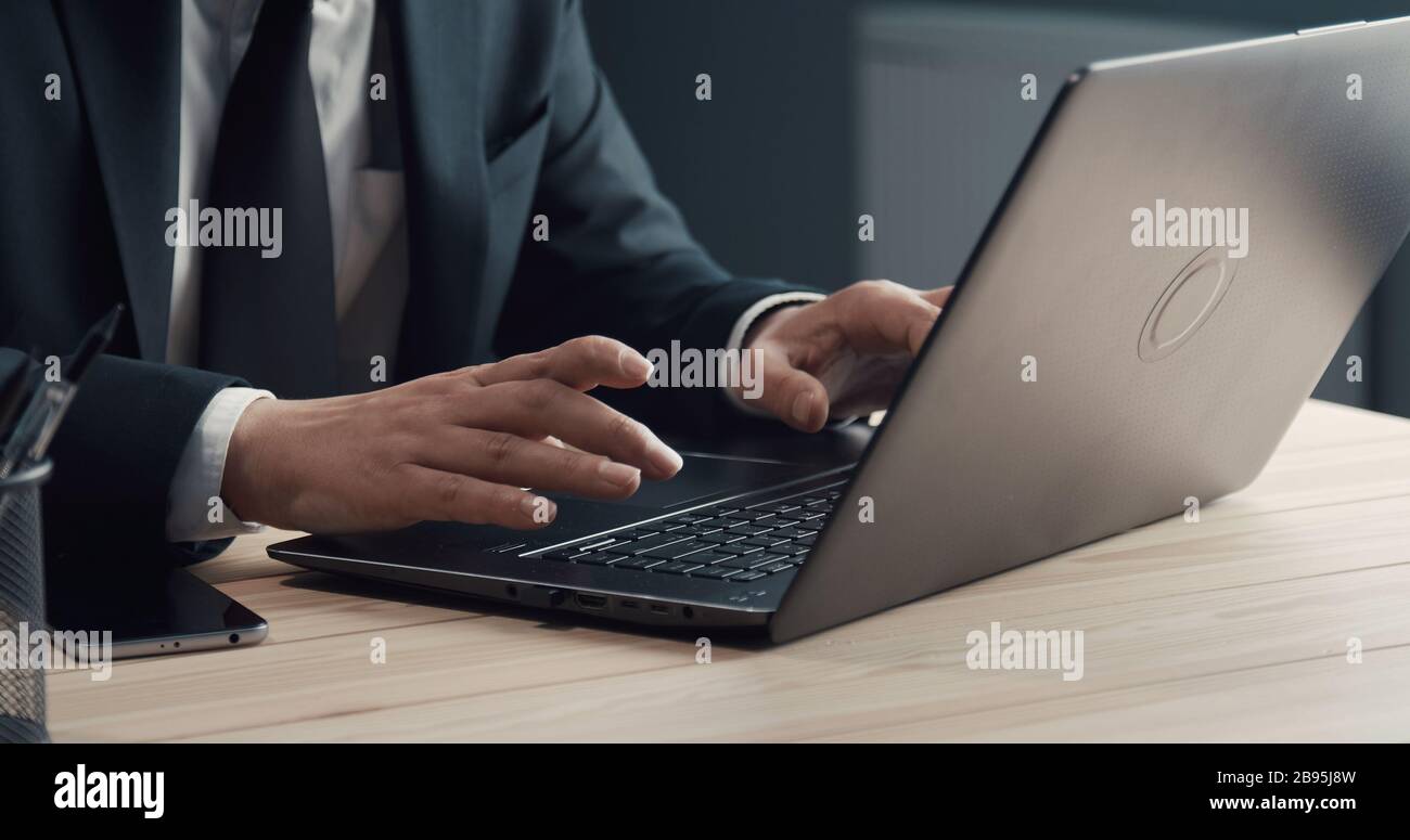 Hands businessman typing hi-res stock photography and images - Alamy